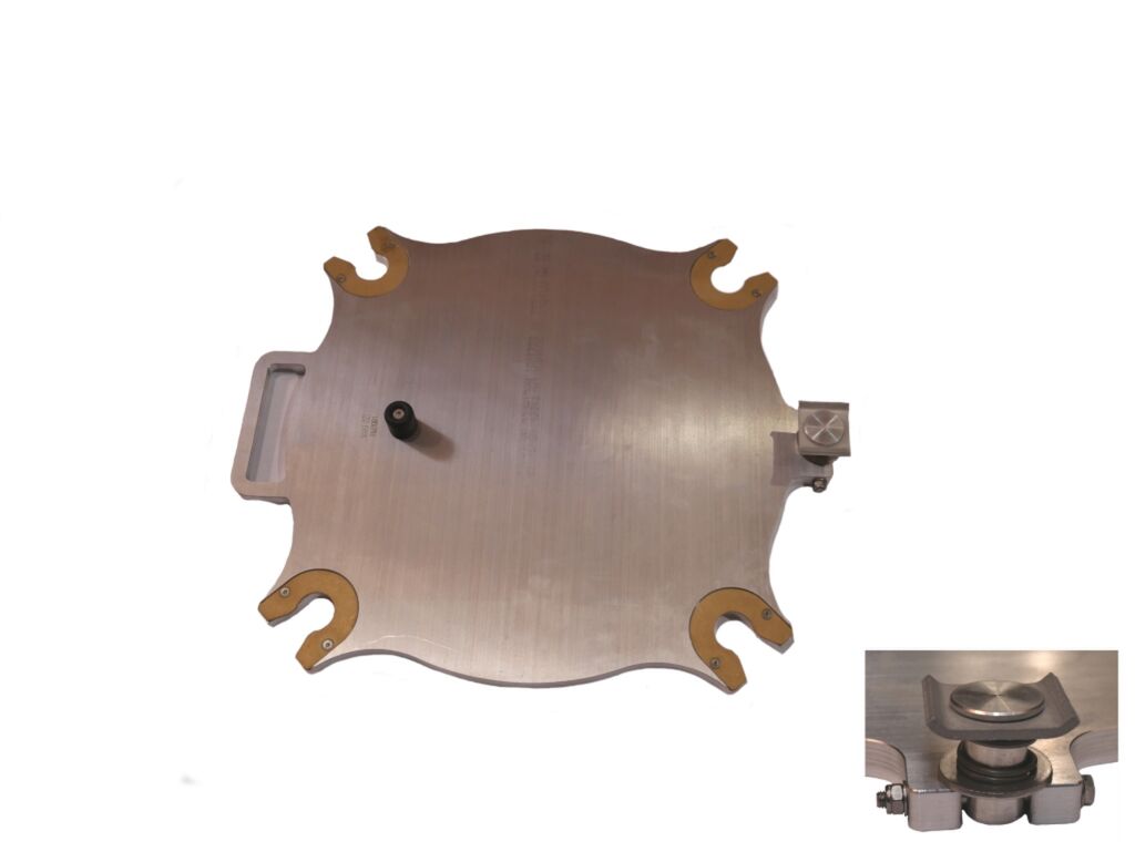 Dome cover for cast dome collar Eccentric closure