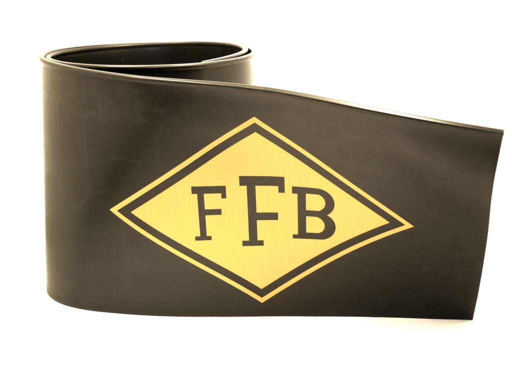 One-piece rear skirt with FFB orange diamonds | Feldbinder ...